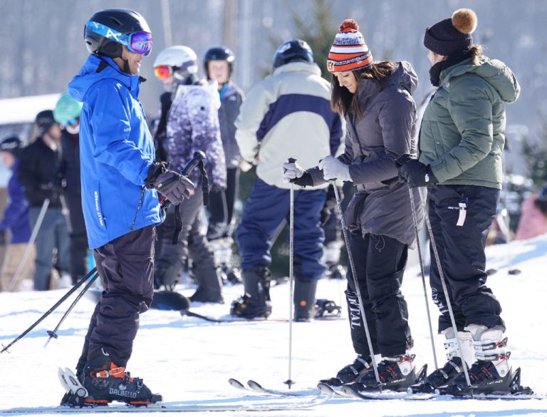 Ski & Snowboard Lessons – Perfect North Slopes