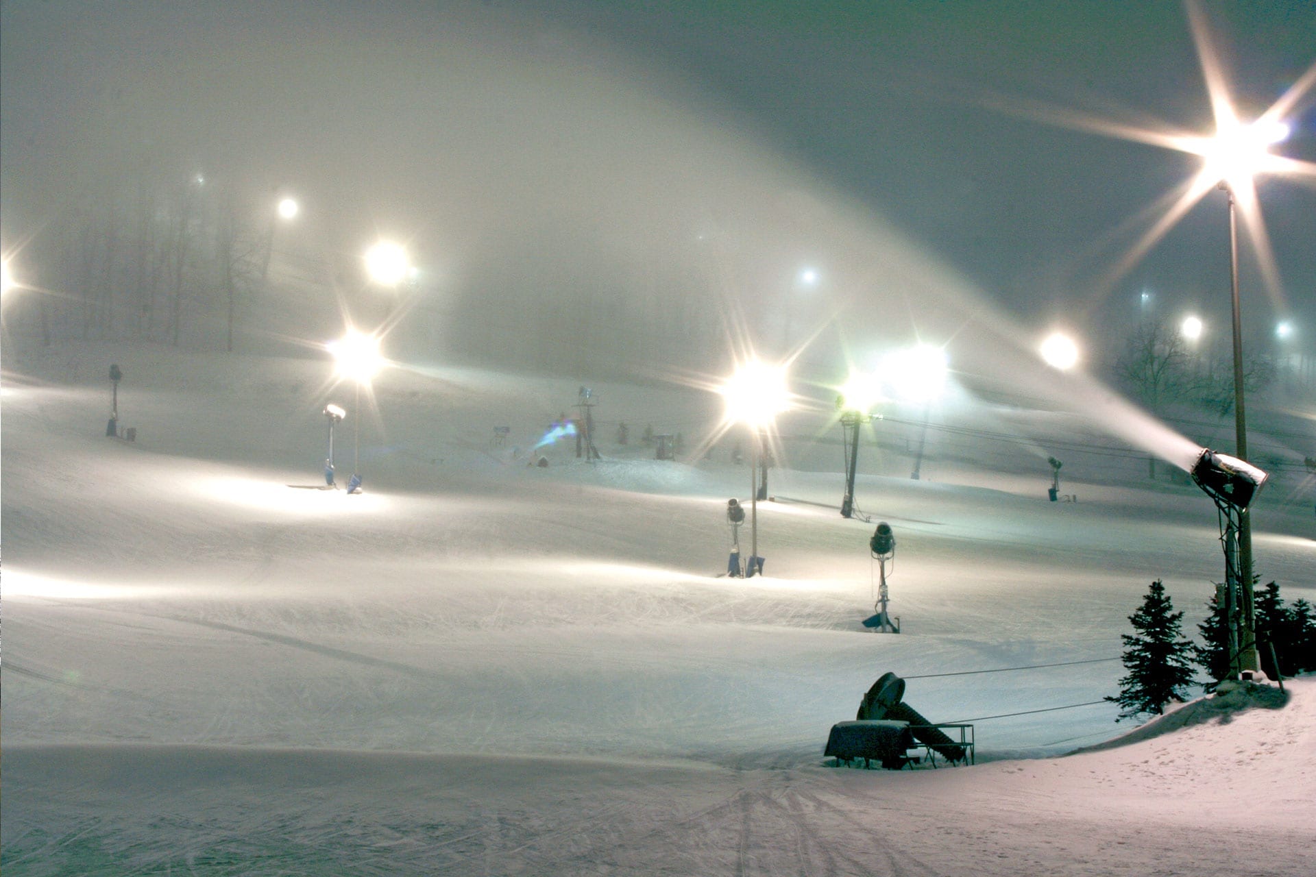 Snowmaking and Grooming – Perfect North Slopes